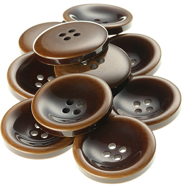素材 ポリエステル サイズ 25mm カラー 44ブラウン 特徴 ※写真は30mmのボタンです。肉厚のボタンですので高級感がありスーツやコートに合わせやすいのが特徴です。30mmから15mmまでサイズ展開が多くコート用ボタンに最適です。価格...