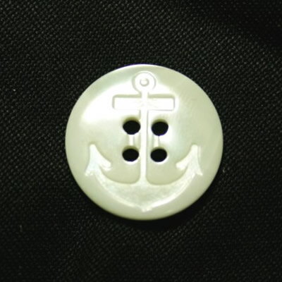 素材 高瀬貝 サイズ 直径：18mm 厚み：約2mm 特徴 表は一面若干生成りがかった白色で、光により乱反射しますが、蝶貝のようにそれほどキラキラしておりません。裏面は貝独特のピンクや黒の斑点がございます。表面には斑点は一切ございません。 ...