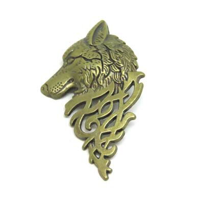 人気の狼ブローチ！　日本国内より安心発送！ 素材　合金　色　ダークブロンズ　大きさ　約5.5mm×約3.5mm 格好良い狼のピンバッジです！ 金属アレルギーの方、神経品な方はご遠慮下さい。よろしくお願いいたします。