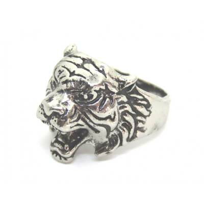 人気のトラの指輪！　日本国内より安心発送！ 素材　合金　サイズ　日本サイズ　約18号 金属アレルギーの方　神経質な方はご遠慮下さい。