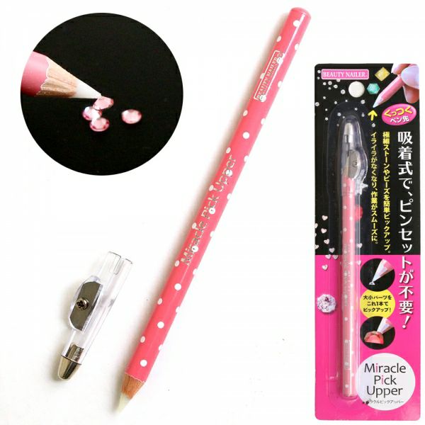 ■サイズ/全長約17cm ■カラー/ホワイト・ピンク ■削り器の付いたキャップ付 ピンセット不要の吸着式ペン先 極細ストーンやビーズを簡単ピックアップ。 イライラがなくなり、作業がスムーズに。