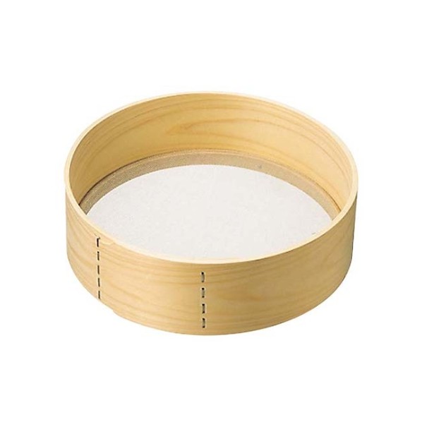 特徴 ■特徴 ●24メッシュ ■仕様 ●外寸1：φ355×H95 ●重量：410g ●材質1：枠：木 ●材質2：ステンレス 仕様 入数 1点 61659117