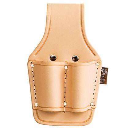 特徴 長時間の使用により一層の艶が出て、使い込むほどツールにフィットするので、本格派にお勧めです。 耐久性・耐摩擦性に優れています。 175mmまでのペンチはもちろん、ニッパー・LEDマグライト・ホビーツールなども収納可能、2丁差しが出来る...