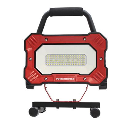 特徴 ●84個のLEDライトで圧倒的な光量(4000ルーメン)を発揮します。 ●コード式で、明るさは4000ルーメンと圧倒的な光量を発揮します。 ●照射角度も上下方向に自在に調整出来ます、-30゜〜+100゜。 ●ハンドル付きで持運びに便利...