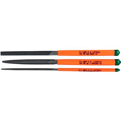 特徴 細工用ヤスリセット3本組です。 細工用やすりセット。 鉄を中心とする金属の小さな細工に使用します。 ●3本組。 ●全長:185mm。 ●日本製。 ●セット内容:丸・半丸・平。 ヤスリ本体にカケ・ヒビ・ワレ・亀裂がないことを確認してくだ...
