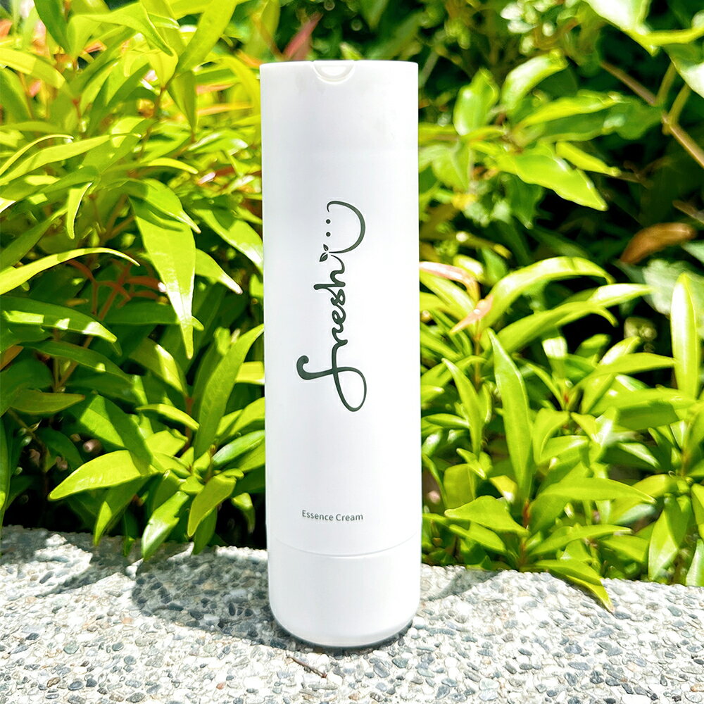 商品情報 名称 Essence Cream 成分 水、エチルヘキシルパルミタート、1,2-ヘキサンジオール、PEG/PPG-17/6共重合体、アロエ（葉を含まない）抽出物、1,2-ヘキサンジオール、ポリクオタニウム-51、ヒドロゲン化ポリデ...