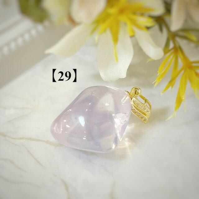 【29】希少!! ラフルース型スコロライト　ネックレスチャーム ゴールド色 商品内容 ◆サイズ：縦約2.3cm 横約1cm◆ゴールド色チャーム◆ラフルース型 希少！！　自分を「解放」してメタモルフォーゼを起こす！　スコロライト　ラフルース型...