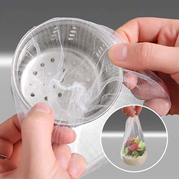 素材：プラスチック ●水をスイスイ通しスッキリ切ることができます。 ●水切れが良く小さなゴミも逃さない高性能、環境に良く生ゴミの減量にもつながります。 ●伸縮自在のストッキング素材なので各メーカーのどのタイプの浅型排水口にセットしやすく使い...