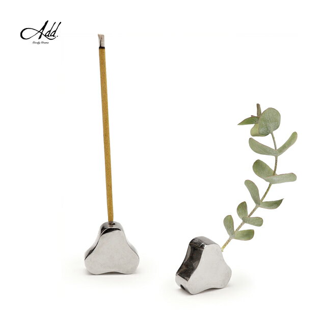 商品説明 ドライフラワーの一輪挿しとして。短めなお香を立てるお香立てとして。置き場所を選ばない金属製のホルダーです。 商品仕様 サイズ:幅2.7×高さ2.5×奥行1.1cm 素材:アルミニウム 重さ:約12g 注意事項 ・お香立てとして使用...