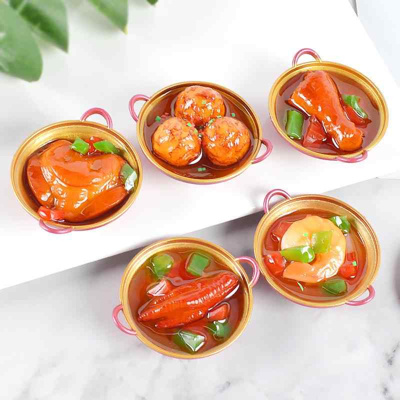 2個セット・素材: PVC・加工: 手作業・カテゴリ: 食品サンプル・設置形式: 置物・スタイル: 中華風・形状: 模擬乾鍋・厚さ: 1.4cm・種類: うずらの卵, タコ, 臭豆腐, 昆布, 手羽先, 鶏モモ肉, 鶏の足, 鶏手羽, スッ...