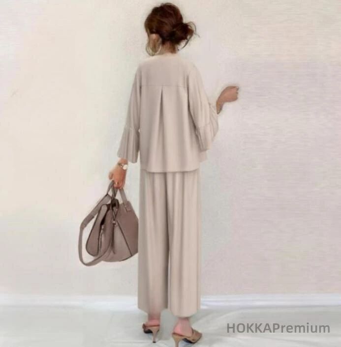 付属品：なし 生地厚さ：普通 柔らかさ：普通 カラー：画像より 素材：棉、ポリエステルなど 商品内容：3点セット （上着＋トップス＋ズボン） 当店は他の店舗と在庫を共有し、商品の販売をおこなうとおりますため、ご注文をいただいた商品が在庫切れ...