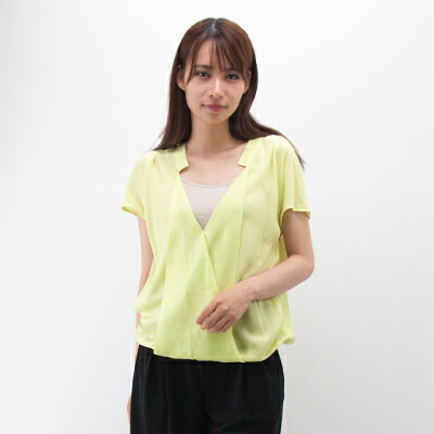 【DONEEYU-ドニーユ】レディース カシュクール風ブラウスDONEEYU-ドニーユより、カシュクール風ブラウスが届きました！涼感あるさらりとした素材を使ったブラウスです。カシュクールのようなフロントデザインがポイント。裾に施されたゴムが...