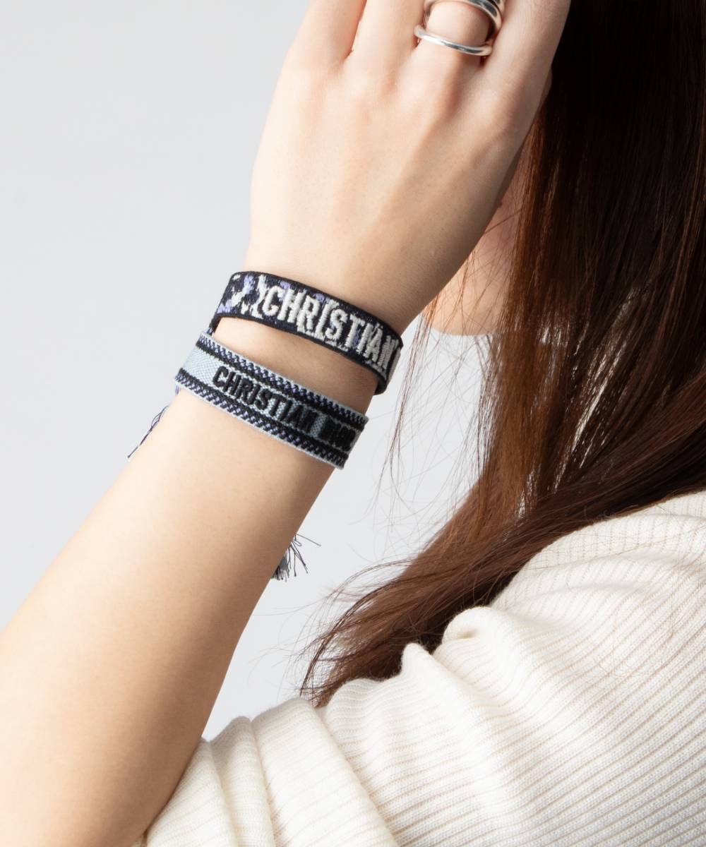 ITEM INFORMATIONクリスチャン ディオール CHRISTIAN DIOR B0961ADRCO レディース ブレスレットカラーカラー：オーシャンCOLOR：OCEAN MIZZA (54B)素材本体：コットンスペック仕様：スラ...