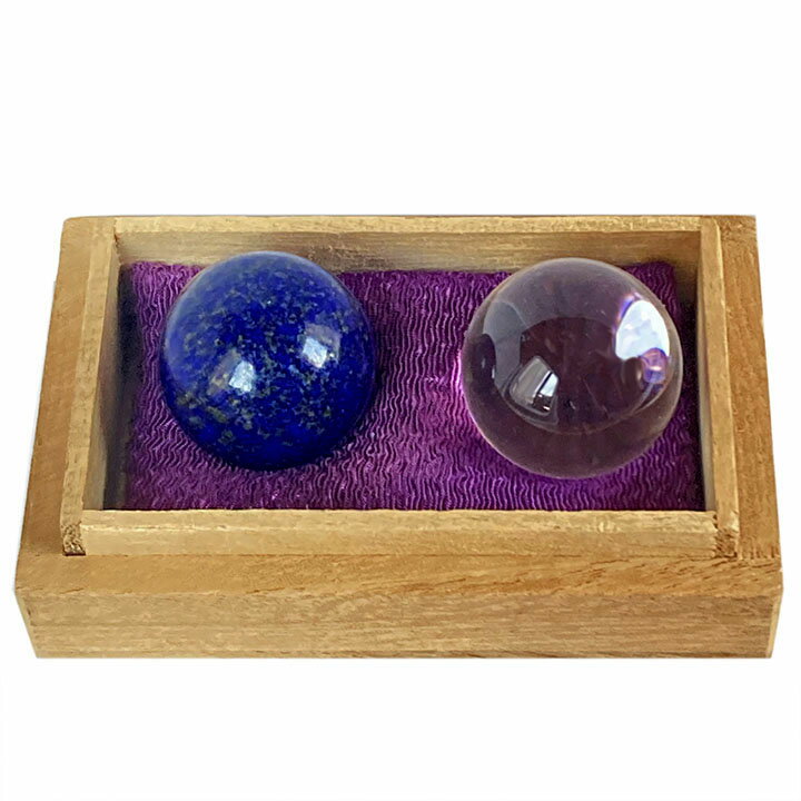 程度 サイズ水晶25mm ラピスラズリ25mm素材水晶 ラピスラズリ数量水晶：1個 　ラピスラズリ：1個特徴【水晶】非常に優れた浄化作用をもたらし持ち主の潜在能力を覚醒させる効果があるとされ、パワーストーンの中でも最も代表的な存在。【ラピス...