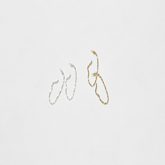 商品情報素材/材質シルバー/ステンレスゴールド/ステンレス・本金ゴールドメッキサイズ/寸法ヨコ：約2.5cm　タテ：約6cmその他商品説明注意・体質によりかぶれを生じる場合がありますので皮膚に異常を感じた時はご使用をお止めいただき専門医にご...