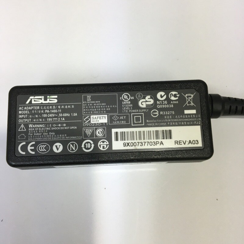 商品番号 933054その他スペック AC出力：100 240VDC入力: 19V-2.1A中に芯のあるタイプです。備考 動作確認済みの中古品です。使用と経年に伴い、外装に若干のキズと汚れがございます。ACアダプタ本体のみの商品になり、AC...