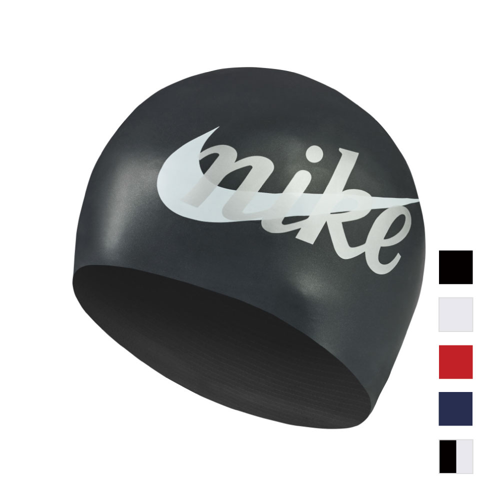 スペック 【カラー】 N011ブラック/ホワイト N440ミッドナイトネイビー N614ユニバーシティレッド N100ホワイト N001ブラック 【特徴】 Nikeのグラフィックプリントが目を引く、ハリのあるシリコーン素材のキャップ。頭にぴ...