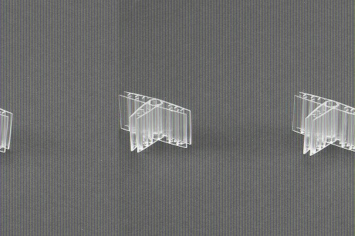 ●商品サイズ（単位mm):48×27×34mm●セット内容:本体×2●重量（g）:20g●材質:PVC●包装サイズ:50×35×50mm●生産国:中国十字型パーテーション用拡張用パーツ！別売のパネル（小・大・特大）と連結可能！