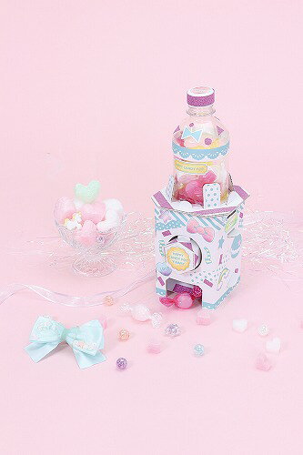 ペットボトルを使ってガチャガチャ風のキャンディポット貯金箱が作れるクラフトキットです。【特徴】●ダンボールパーツ、デコレーションテープ、イラストペーパー、説明書が付属●実際にキャンディーをセットして、取手を回してガチャガチャ形式で取り出せる...