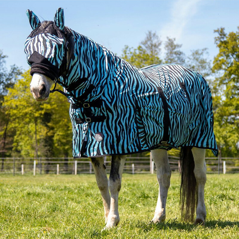 ハエやブヨなどの虫から愛馬を守るメッシュラグ。非常に目が細かいメッシュ生地は小さな虫の侵入をしっかりと防ぎ、また軽量で通気性も抜群です。肩ガセット＆テールフラップ（尾のカバー）、付き。夏の厩舎用から放牧用として活躍するアイテムです。 ※フラ...