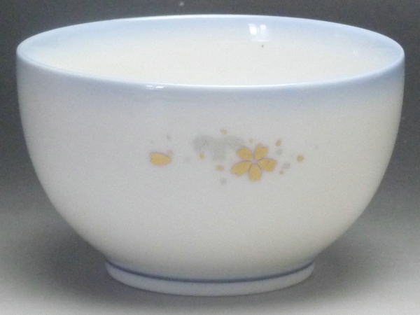 サイズ直径82mm×高さ49mm約87g容量　約125cc満水容量　約145cc等級説明この商品は、B級品です。鉄粉・歪み・色むら・研磨痕などがあります。在庫説明この商品は、弊社在庫商品です。通常、即日〜2営業日で発送いたします。※食器（陶...