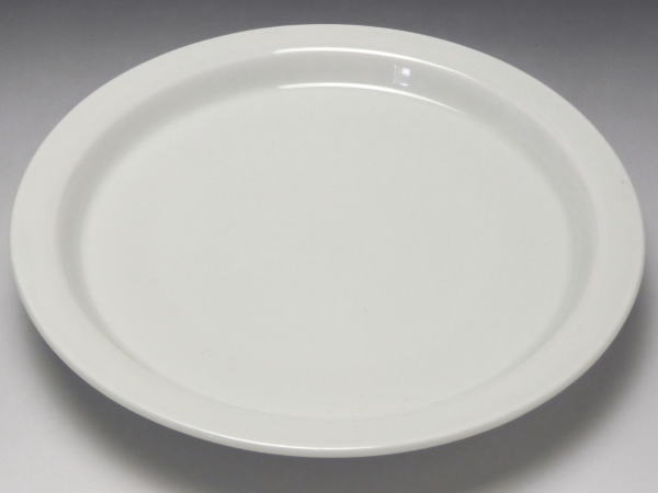 サイズ直径214mm×高さ34mm約550g等級説明この商品は、B級品です。鉄粉・歪み・色むら・研磨痕などがあります。在庫説明この商品は、弊社在庫商品です。通常、即日〜2営業日で発送いたします。※食器（陶器・磁器）の性質上、色むら・若干のサ...