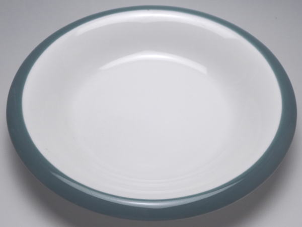 サイズ直径230mm×高さ39mm約420g等級説明この商品は、B級品です。鉄粉・歪み・色むら・研磨痕などがあります。在庫説明この商品は、弊社在庫商品です。通常、即日〜2営業日で発送いたします。※食器（陶器・磁器）の性質上、色むら・若干のサ...