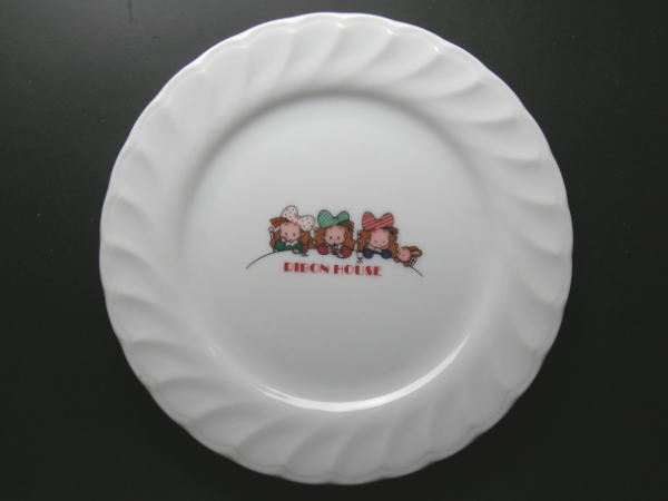 サイズ直径185mm×高さ15mm約250g等級説明この商品は、B級品です。鉄粉・歪み・色むら・研磨痕などがあります。在庫説明この商品は、弊社在庫商品です。通常、即日〜2営業日で発送いたします。※食器（陶器・磁器）の性質上、色むら・若干のサ...