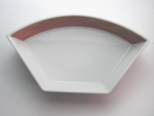 サイズ横幅196mm×縦幅108mm×高さ44mm約372g等級説明この商品は、B級品です。鉄粉・歪み・色むら・研磨痕などがあります。備考電子レンジで使用できません。在庫説明この商品は、弊社在庫商品です。通常、即日〜2営業日で発送いたします...