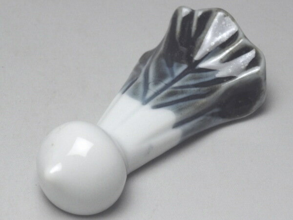 サイズ長辺66mm×短辺32mm×高さ17mm約30g等級説明この商品は、B級品です。鉄粉・歪み・色むら・研磨痕などがあります。在庫説明この商品は、弊社在庫商品です。通常、即日〜2営業日で発送いたします。※食器（陶器・磁器）の性質上、色むら...