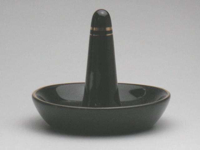 サイズ直径84mm×高さ73mmスタンド部直径12〜21mm等級説明この商品は、B級品です。鉄粉・歪み・色むら・研磨痕などがあります。在庫説明この商品は、弊社在庫商品です。通常、即日〜2営業日で発送いたします。※食器（陶器・磁器）の性質上、...