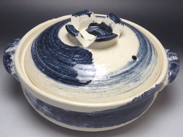 土物商品のB級品につき、不具合が目立ちます。また、商品毎に不具合の程度に差異があります。共通画像のため、在庫品と異なる商品の写真です。サイズ取っ手含む幅255mm×本体外径220mm×本体高さ80mm等級説明この商品は、B級品です。鉄粉・歪...