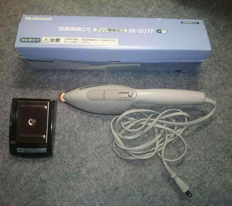 パナソニック 自動裁縫こて グレー NI-207F-H<b>メーカー型番:</b> NI-207F-H<b>寸法:</b> 高さ約6.0×幅約6.0×長さ約26.0cm<b>質量:...