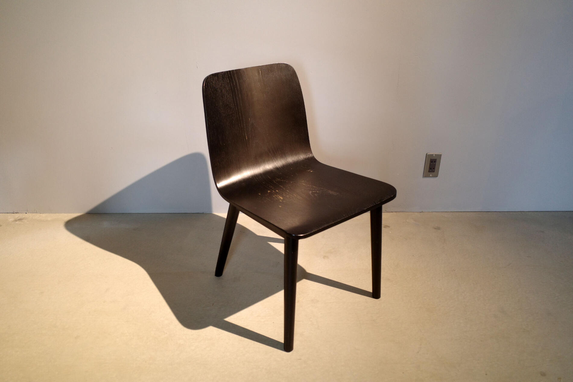 Plywood Black chair/プライウッド ブラック チェア Size - W445× D530 × H770 SH440 mm カラー - ブラック 素材 - プライウッド×木製 状態 - 中古品　傷、汚れがございます。（画像参...