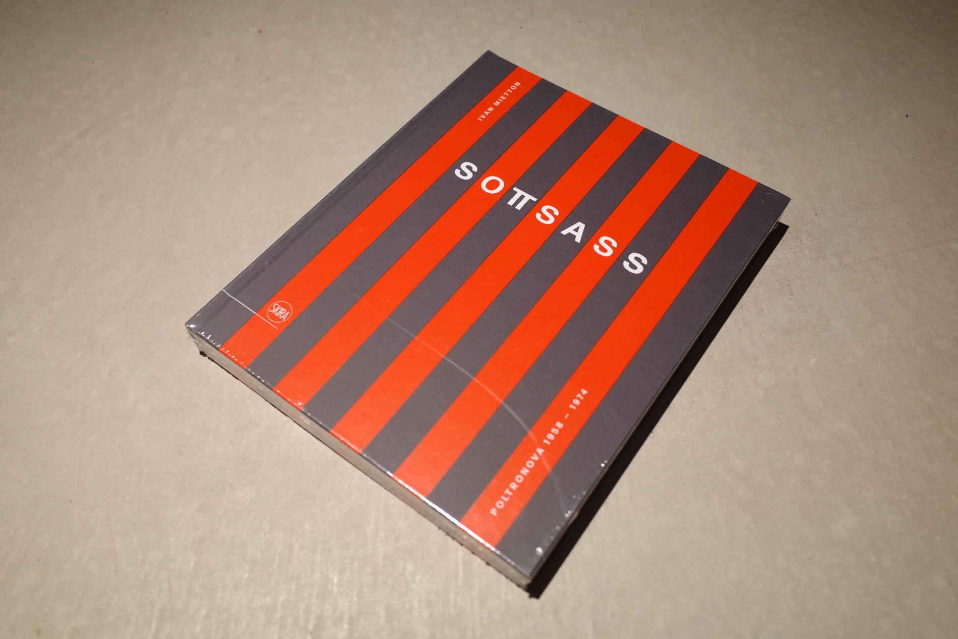 商品名 - SOTTSASS. POLTRONOVA 1958-1974 by Ettore Sottsass 出版社 - SKIRA タイプ - Hardcover/ハードカバー 言語: - 英語 / フランス語 ページ数 - 248ペー...