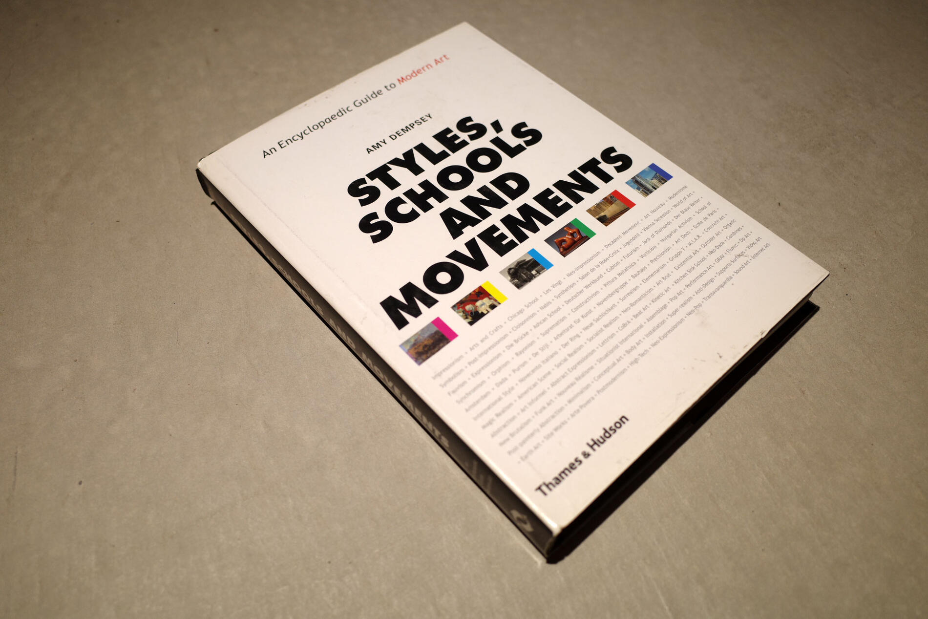 商品名 - Styles, Schools and Movements 出版社 - Thames & Hudson 著者 - Amy Dempsey タイプ - Hardcover/ハードカバー 言語: - 英語 ページ数 - 312ページ...