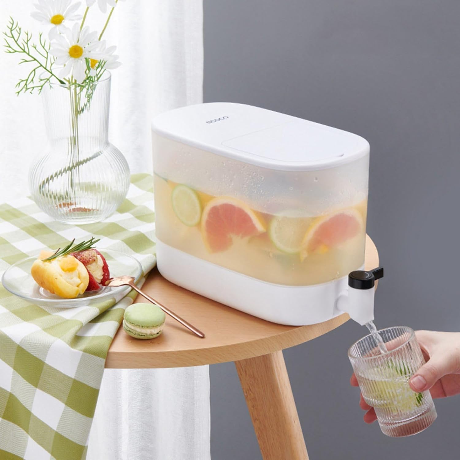 - カラー：グレイ、ホワイト - サイズ：135*290.5*171mm - 高品質なABS+PC素材を採用し、丈夫で落としても割れにくい、長く使える耐久性 - 取り外し可能な特別な蓋で、フルーツバッグやティーバッグの投入が簡単。冷蔵庫から...