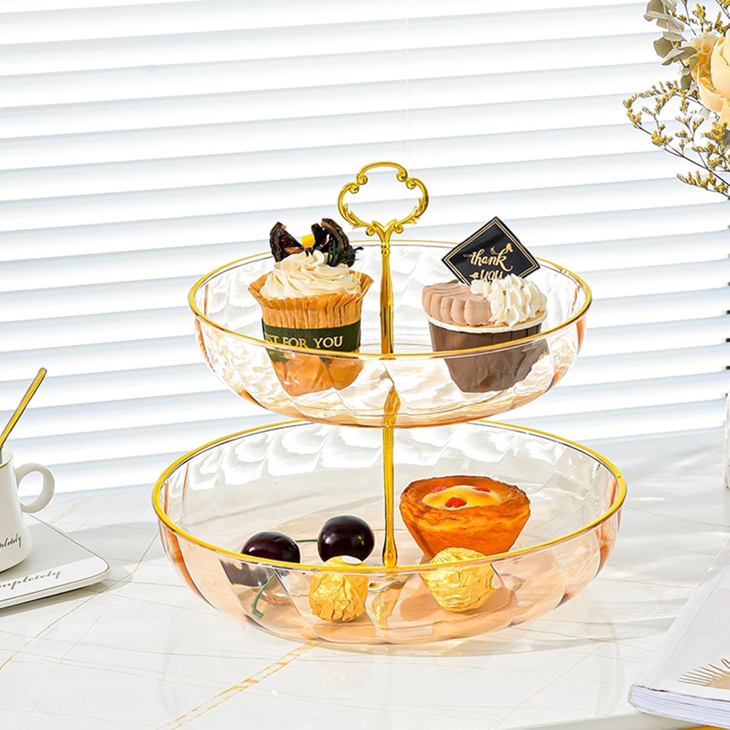 - カラー：グリーン ゴールド、透け感あり- サイズ：フリーサイズ- デザート、チョコレート、カップケーキ、果物、スナック、クッキーなどを置くことができ、優雅な雰囲気を演出。- リビングルーム、ダイニングルーム、ホテル、宝石店、ケーキ屋、レ...