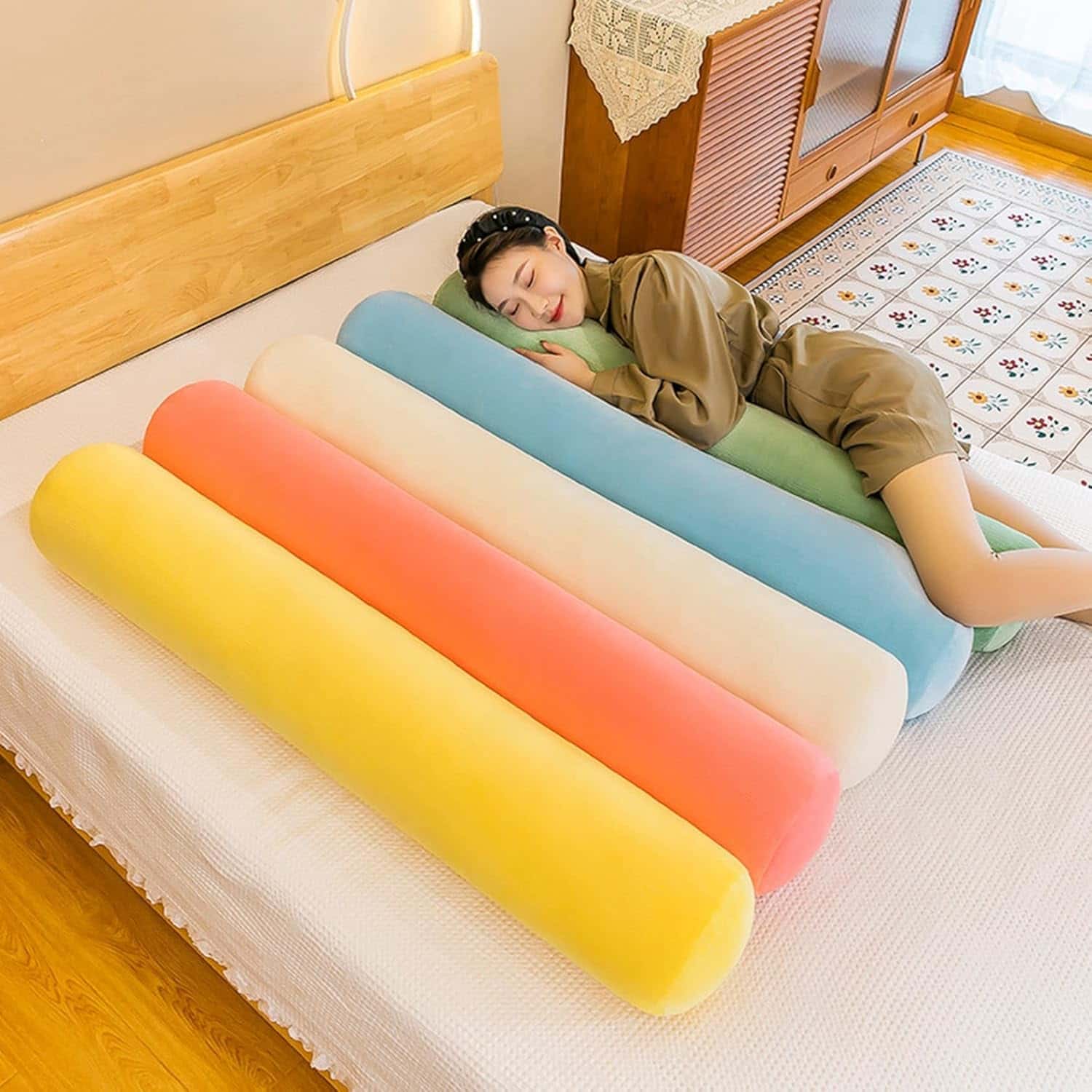 - カラー: イエロー、グリーン、ピンク、ブルー、ホワイト- サイズ: 65cm、95cm、115cm- シンプルなロングタイプの抱きクッション- もちもちふわふわで癒される感触- 抱きついたり肘置きにして使用可能- 簡単に清潔: カバーは...