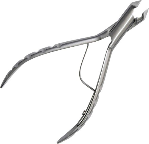 ピーティーアンドサヒインターナショナル 洗練ニッパー爪切り 原産国:日本 内容量:1個 日本の新潟三条で熟練した職人が1本1本刃先を丹念に仕上げ、確実に爪をキャッチしてどんな硬い爪も簡単に切ることが出来る 伝統的な、ヨーロッパニッパーの応用...