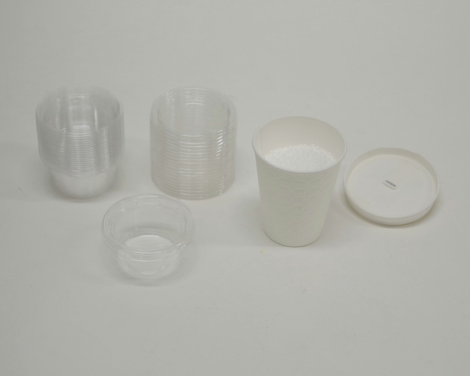 ●音が出たり伝わったりする時に、ものが震えるのを調べる「振動発見器」を作るためのキットです。 ●プラスチックカップに50粒くらいビーズを入れてふたをすれば完成。 ●スピーカーや楽器など、いろいろなものにあてて試してみましょう。 ＜仕様＞ 商...