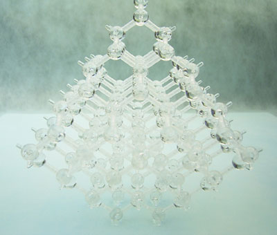 ●モル・タロウは簡単な分子を組立てながら、自然に分子の立体構造を学ぶことができるキットです。 ●色鮮やかに結晶構造を表現でき、立体的な姿形に触れることで、基本的な結晶構造の理解に役立ちます。 ●1Å＝1.25cm ●異なる種類の原子やスリー...