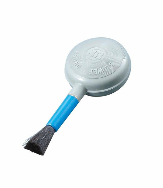 ●握りやすい丸型でノズルが一体となったエアーブロアーです。 ●レンズ表面や検出器を傷つけずに埃を除去できます。 ●UN-1102、1101は着脱可能なブラシ付です。 ＜仕様＞ 外径 50φ