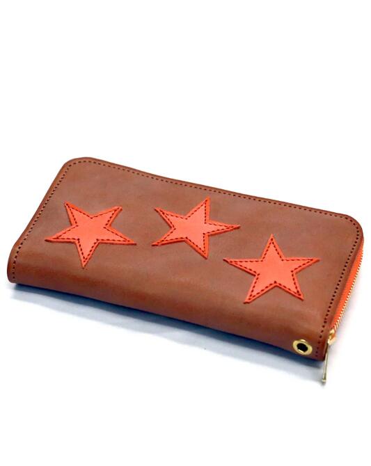 LARGE ROUND ZIP WALLET(STAR)（TACF22SP03） 国産革を使用し、付属パーツにこだわり、全てメイドインジャパンで仕上げています。 カード収納枚数：10枚 【革の特色】 インディアンジュエリーのようなムラと発色...