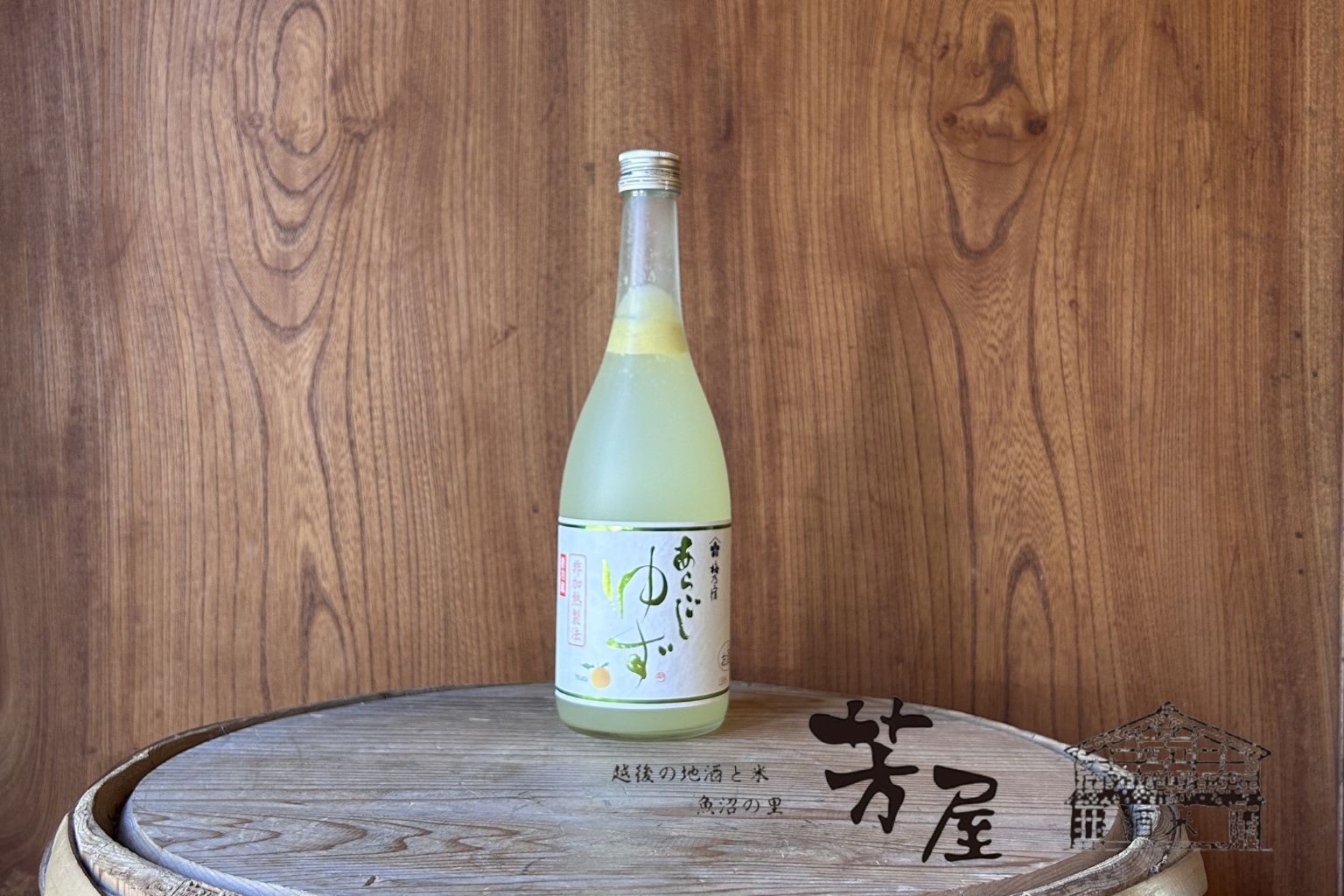 梅乃宿あらごしクールゆず酒非加熱製法 ー もぎたての涼しさ、夏だけの生ゆずリキュール ー 非加熱製法で、ゆず約8個分（720mLあたり）の果実味をそのまま閉じ込めた一本。グラスに注げば、搾りたてのようなフレッシュでみずみずしい香りがふわりと...