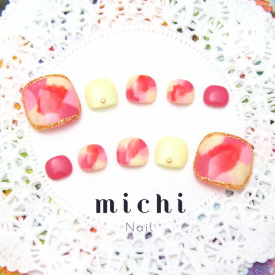 [商品説明]レッド・ピンク・イエローの組み合わせが斬新！明るいカラー配色で足元から気分が上がります♪ネイリスト：ai