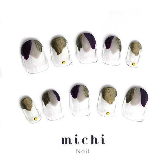 [商品説明]塗りかけのようなフレンチネイル。渋めなカラーと不思議な輝きのゴールドの組み合わせでちょっと個性的に。
