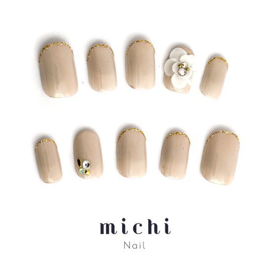 [商品説明]カフェラテベージュをベースに、1本だけ大きめの3Dのお花を。その他は主張し過ぎないように、先端に細めのラメとストーンで締めています♪王道のブライダルシーンによく似合います。やっぱり一生に一度の結婚式はしっかりブライダルらしいデザ...