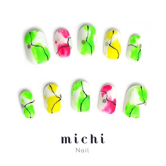 [商品説明]イベントや、気分を上げて出かける時にぴったりの太陽が似合うネイルです。オシャレでPOPなデザインはあなたを主役にしてくれること間違いなしです！ペイントのようなアートの原色カラーに黒のラインを引くことで全体を引き締めてより目に留ま...