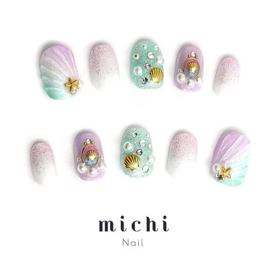 [商品説明]淡く可愛らしい色合いの夏にぴったりなマーメイドネイルです。スタッズ、パール、クリスタルをふんだんに載せた採算度外視のデザインです♪しっかりとした豪華さがありつつも女性らしさを忘れないプリンセスネイルです。薬指がオーロラに光り、バ...